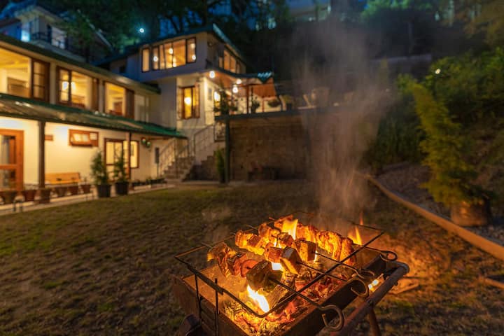 5br Cottage Near Mall Rd | Lawn & B/f | Stayvista - Shimla