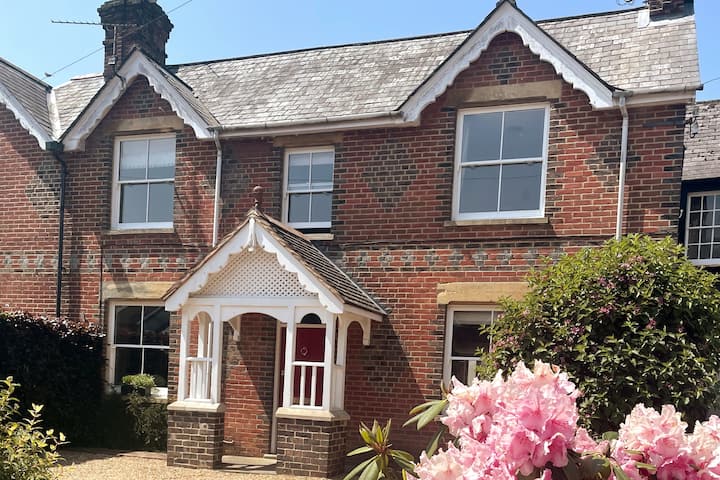 Beautiful Victorian House In Haslemere, Surrey - Frensham Great Pond