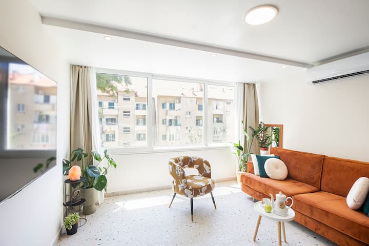 Elegant City Oasis - Split