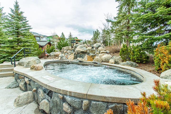 Condo + Pool, Hot Tub, Gondola - Steamboat Springs, CO