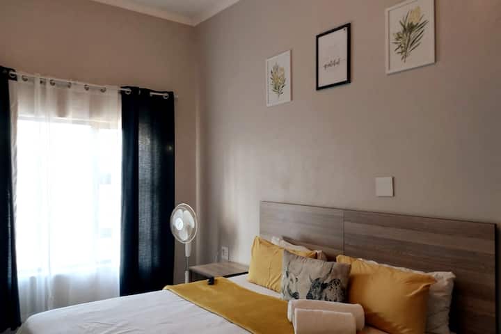 Tokelo Guesthouse Emalahleni - Standard King Room - Witbank