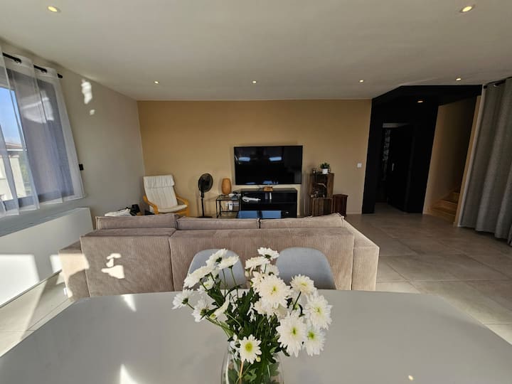 Maison Spacieuse Avec Jardin – 10 Min De Lyon - Saint-Genis-Laval