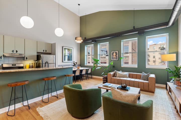 Loft8 - Unique Design In Prime Location - Chicago, IL