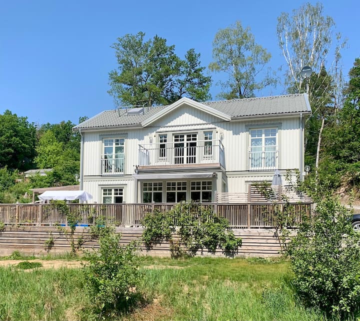 Villa, Pendeltåg Och Badsjö Inom Promenadavstånd - Kungsbacka
