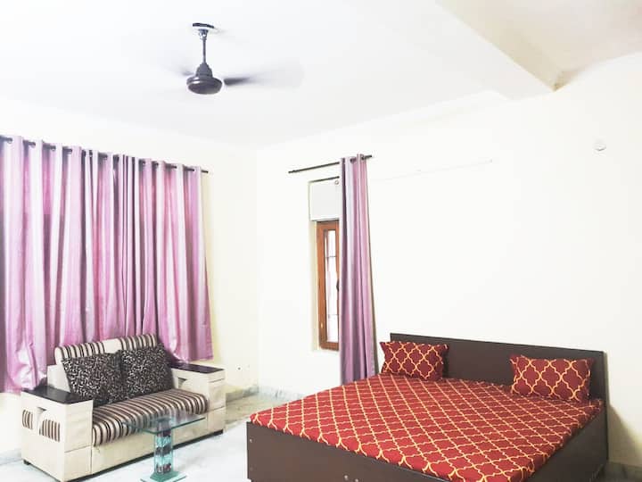 Big Size 1 Bedroom Attach Bathroom At 1st Floor - Gurgaon