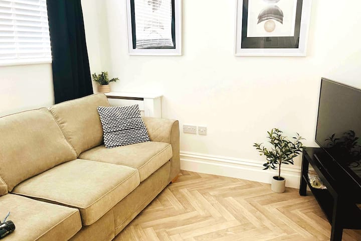 Lovely Ground Floor Modern Studio Apartment - Rhyl