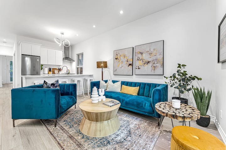 Charming 2br Home In South Riverdale With Backyard - Toronto