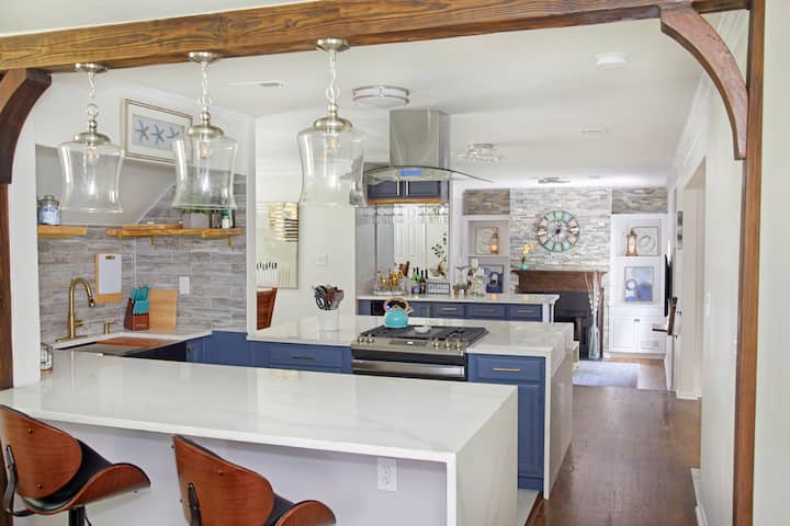 Home Away From Home! 4bd, Sleeps 8, Chef's Kitchen - Alpharetta, GA
