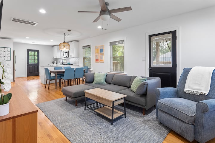 Renovated, Cozy City Apt W/ Yard & Amenities - Richmond, VA