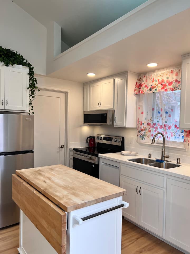 Beautiful New 1 Bedroom Cottage - Santa Rosa, CA