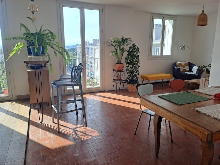 T3  Spacieux Et Lumineux Avec Vue Sur Les Collines - Marseille
