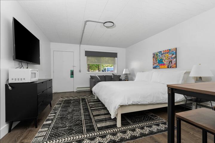 Apartment Close To Downtown, Beaches, And Wineries - Traverse City, MI