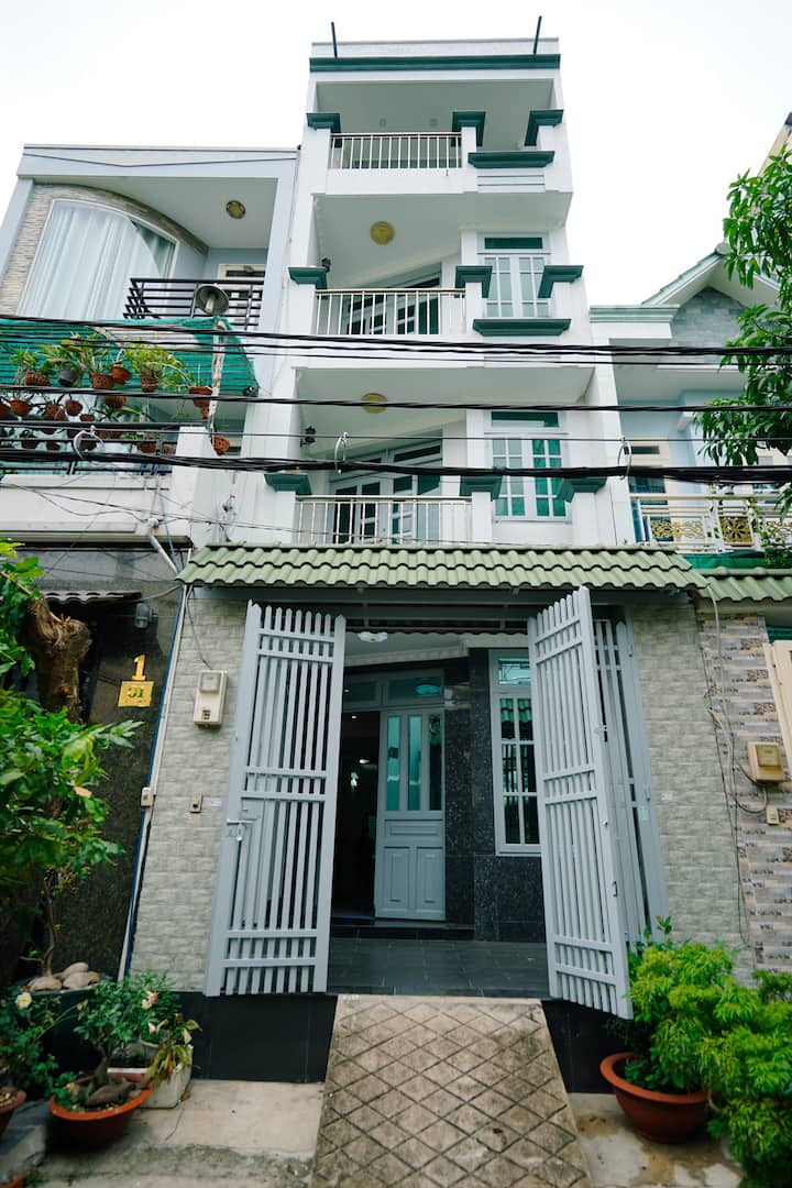 Beautiful Vacation Home In Saigon Near District 1 - Ben Luc