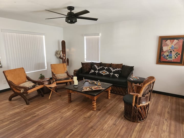 El Pino - Hot Tub, Scenic, Comfort, Quiet Vibe - Alpine, TX