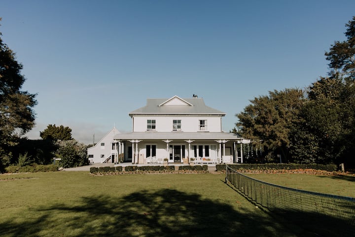 Historic Seven Bedroom Homestead - Featherston