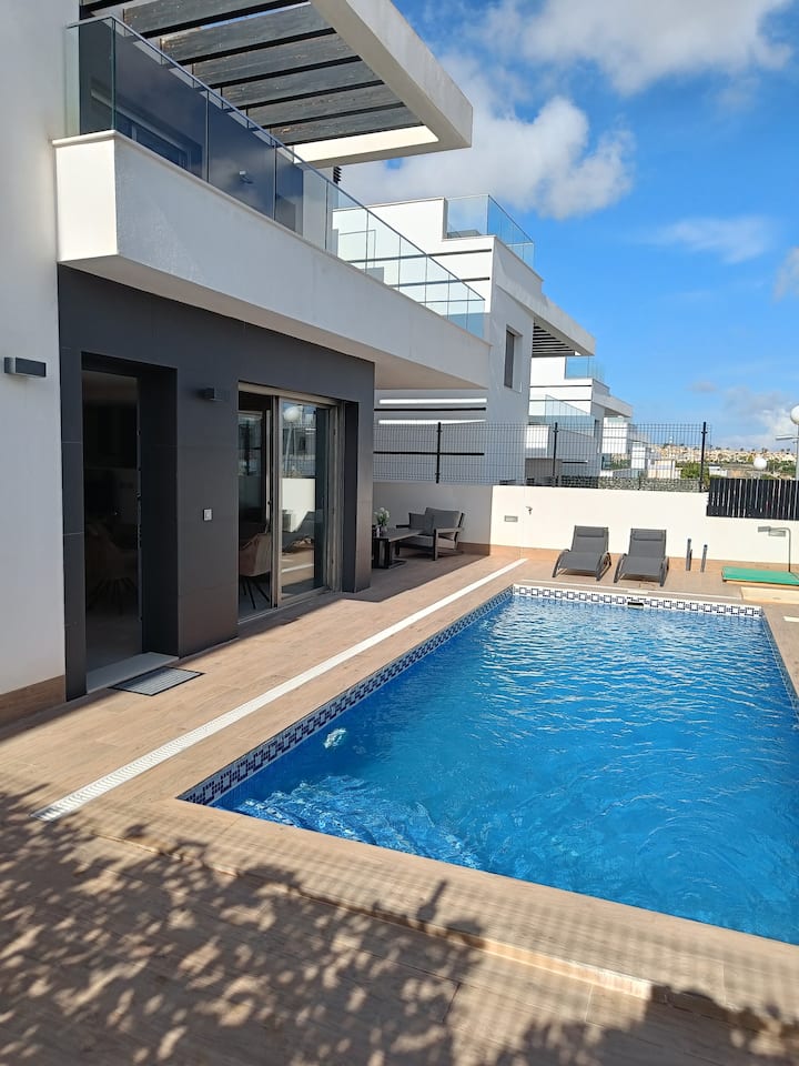 Luxe Villa  In Villamartin. - Cabo Roig