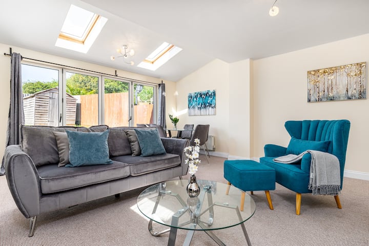 Fortified 4 Bedroom Holly Lodge - Bristol
