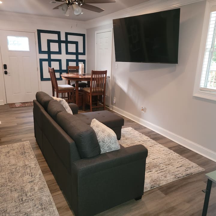 Cottage Near Stone Mountain Park & Emory - Stone Mountain, GA