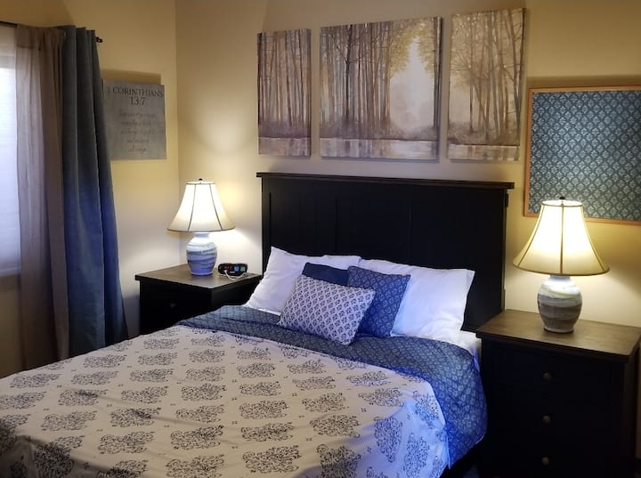 Luxurious Queen Bed With Pool & Spa - Pasco, WA