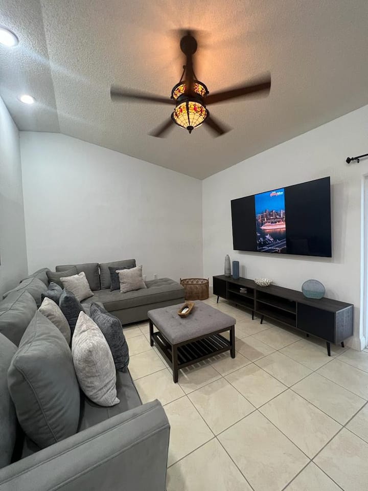 Home Away From Home - Kendall, FL