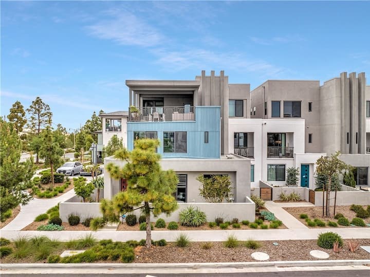 King Size, Patio, Xbox, Great Park - Irvine, CA