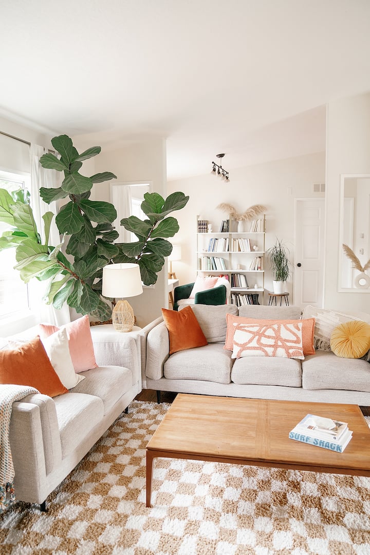 Stay Awhile | Wi-fi, Laundry, Driveway - Ventura, CA