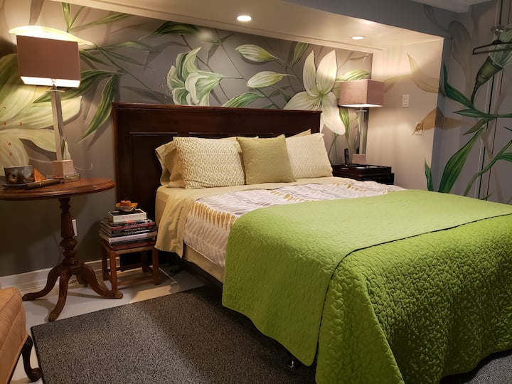 Charming Artistic Studio - Toronto