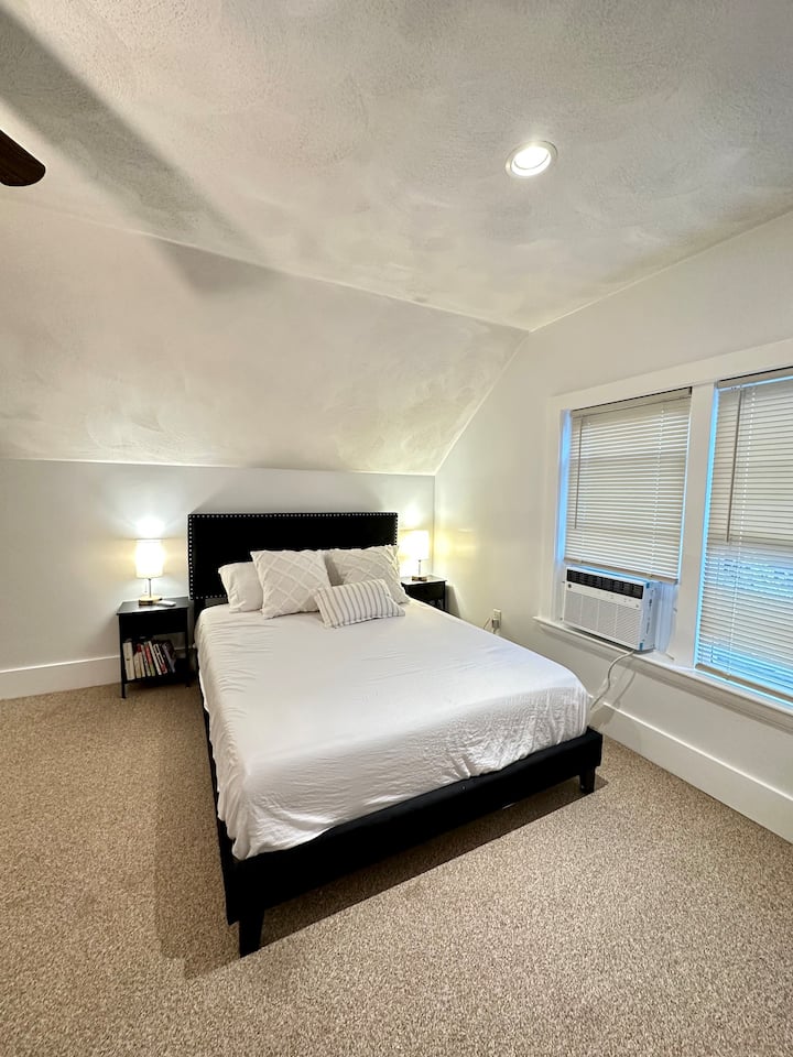 Cozy Modern Style Suite! - Salem, MA
