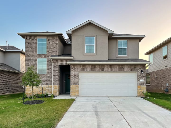 Upscale, Corporate Living! Brand New Build! - Georgetown, TX