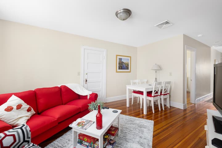 Charming Apartment On The East Side! - Providence, RI