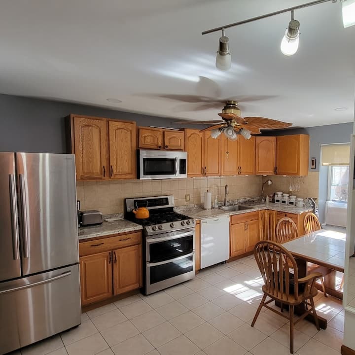 Brownstone Apartment With Backyard - Brooklyn, NY