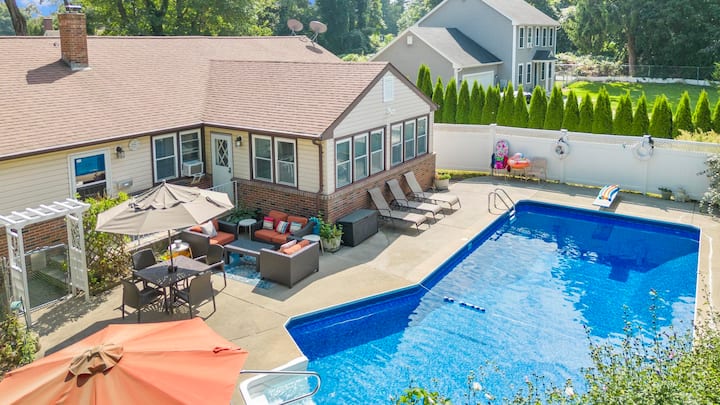 A Mystic Dreamscape: Pool, Winery, Casino,aquarium - Ocean Beach Park, CT