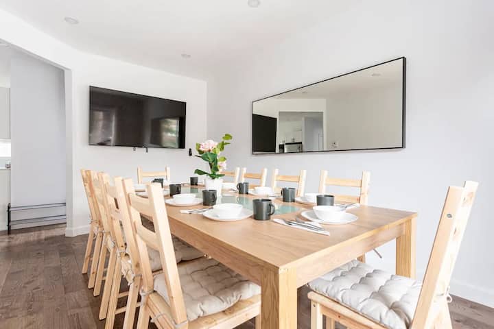 Upscale Charm In The Heart Of The City - Montreal