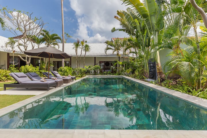 4bedrs 12m Pool, 700m2 Garden&bbq, Central & Quiet - Seminyak