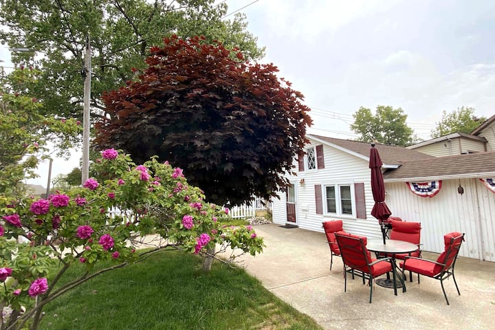 Glo’s Bungalow At The Beach - Muskegon, MI