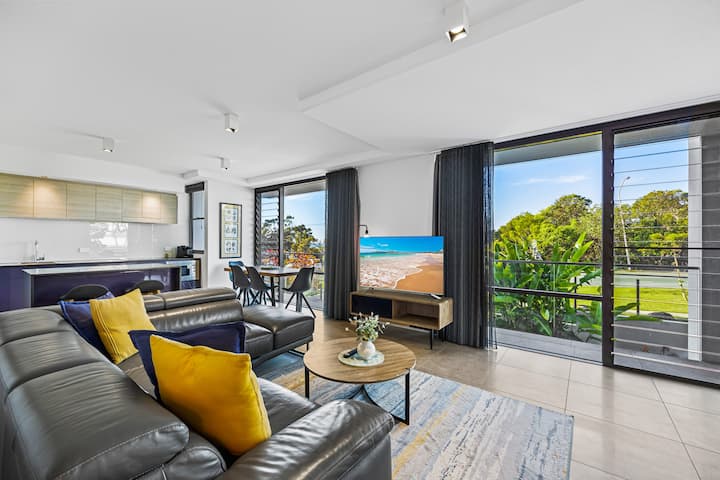 Elysee Beachside 2 Bedroom Apt - 물루라바