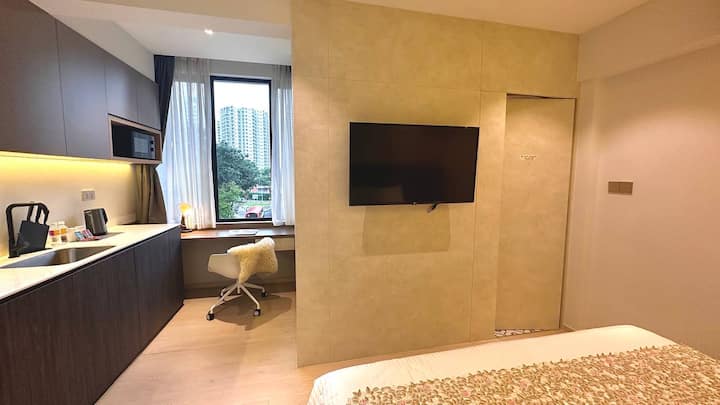 Premium King @ Isa Hotel Amber Road - Tampines