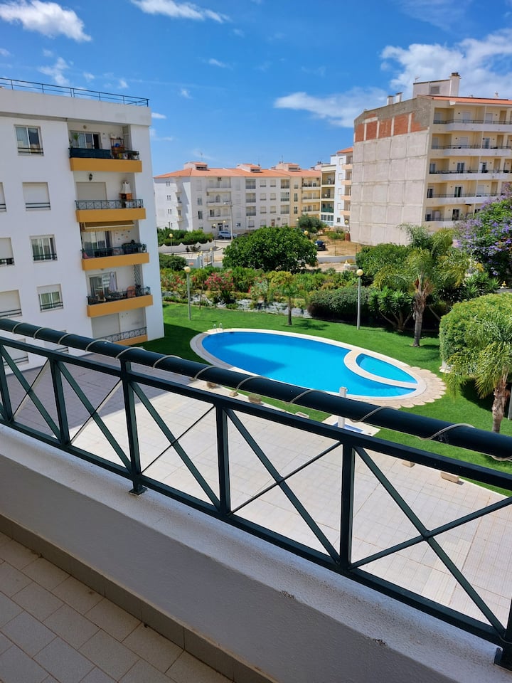 Beautiful Spacious Apartment With Pool View - Armação de Pêra