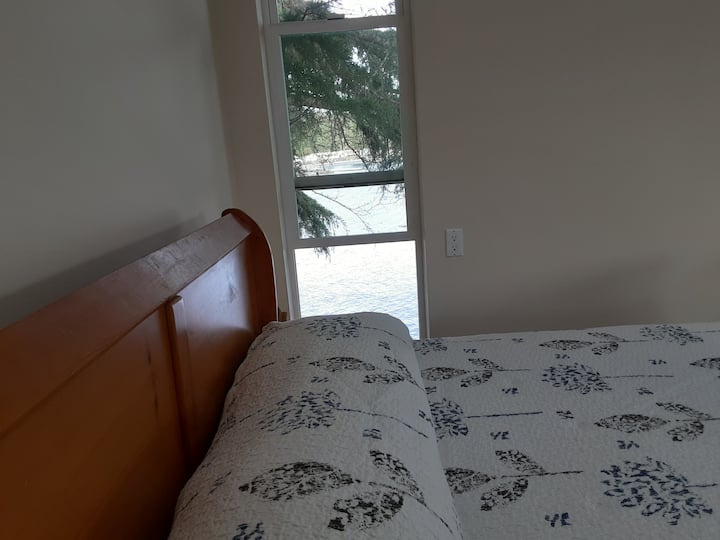 Otterpoint Beach House
Suite - Sooke