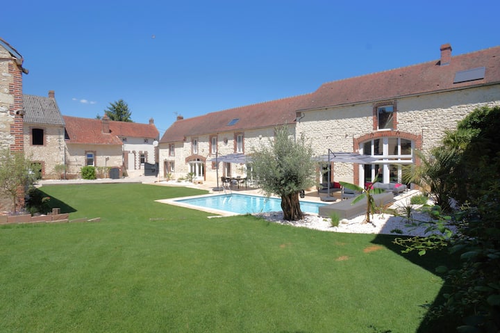 Demeure Avec Piscine à 1h15 De Paris  15 Pers. - Yonne