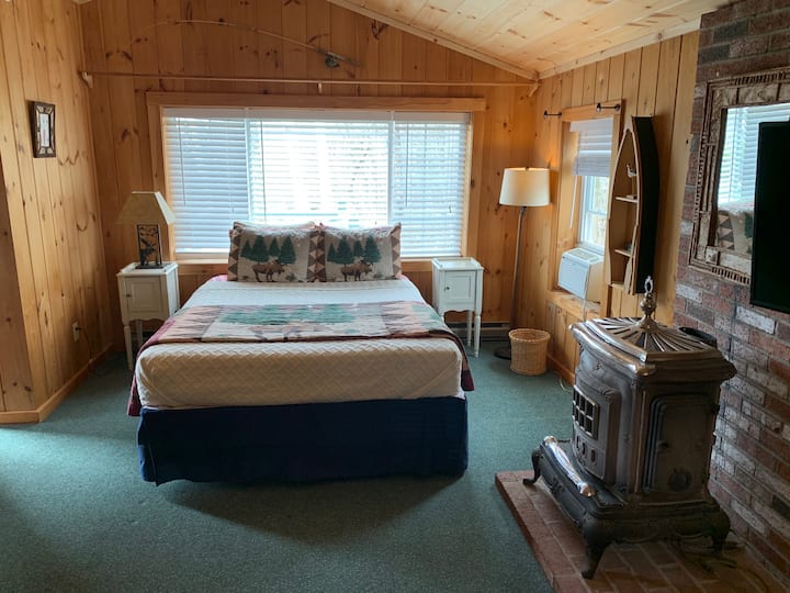 The Best Rustic & Quaint Cabin - Greenville, ME