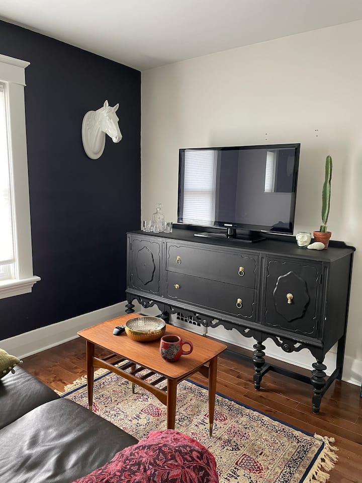 Cozy And Bright - 5 Mins To Lhsc - London, ON, Canada