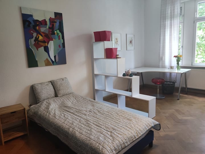 Großes Zimmer In Altbauwohnung - 司徒加特