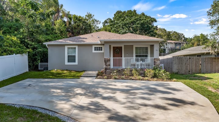 Stylish Lakeview Home For Triathletes/ Family 380 - Clermont, FL
