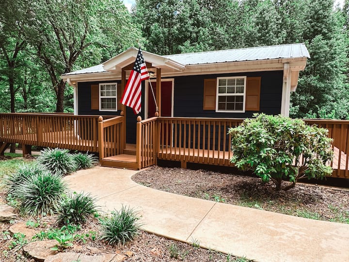 Petit House, Wine Country Cabin - Dahlonega, GA
