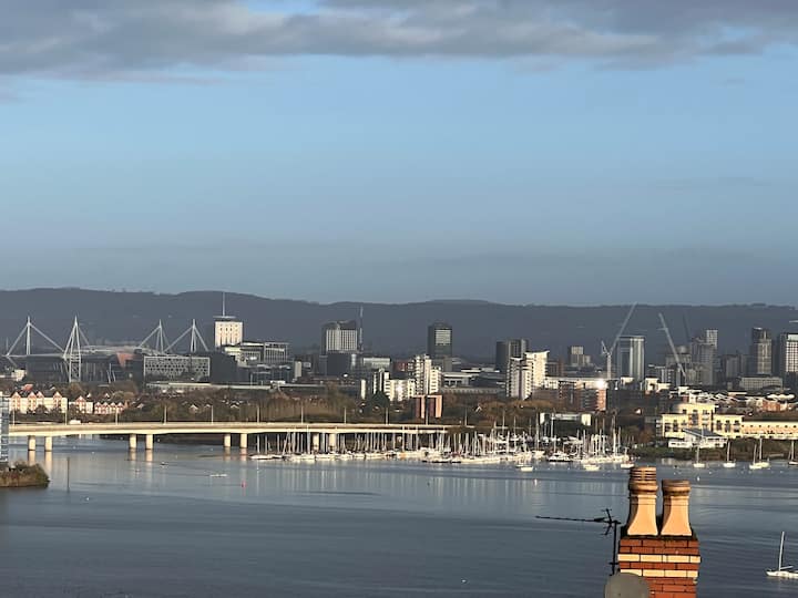 High On A Hill. Fabulous Views - Cardiff