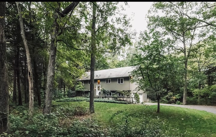 Madison Riverside Retreat - Madison, CT