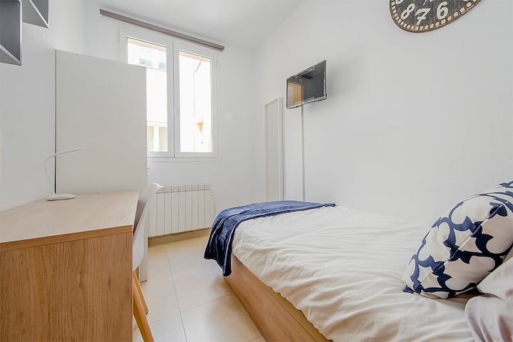 Habitación Privada En Gran Vía (Cama Indiv. 90cm) - Madrid