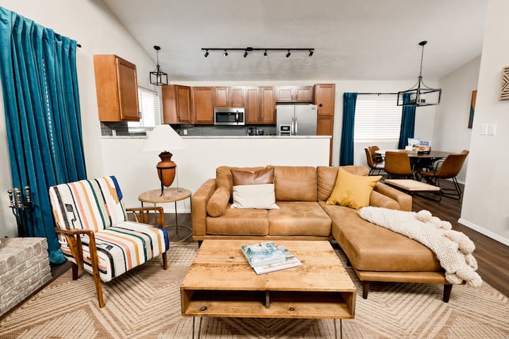 Casa De La Luna | Stylish Abq Home + King Beds - Albuquerque, NM