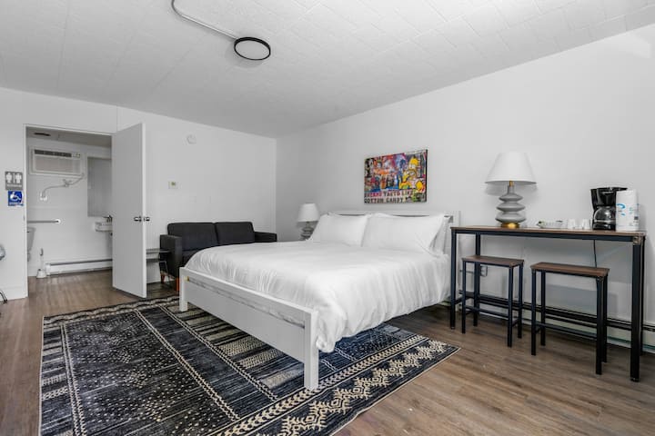 Peninsula One Carefree Checkout - Traverse City, MI